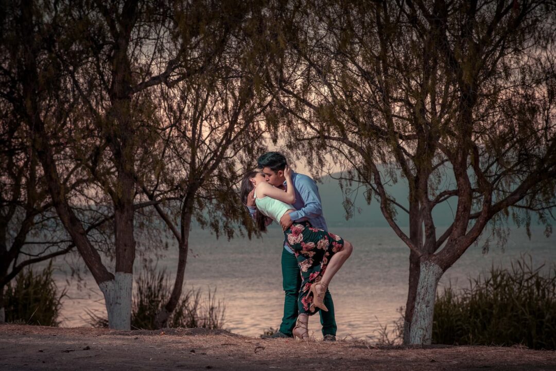 The Best Plot Structure for Writing a Romantic Comedy | The Novlr ...